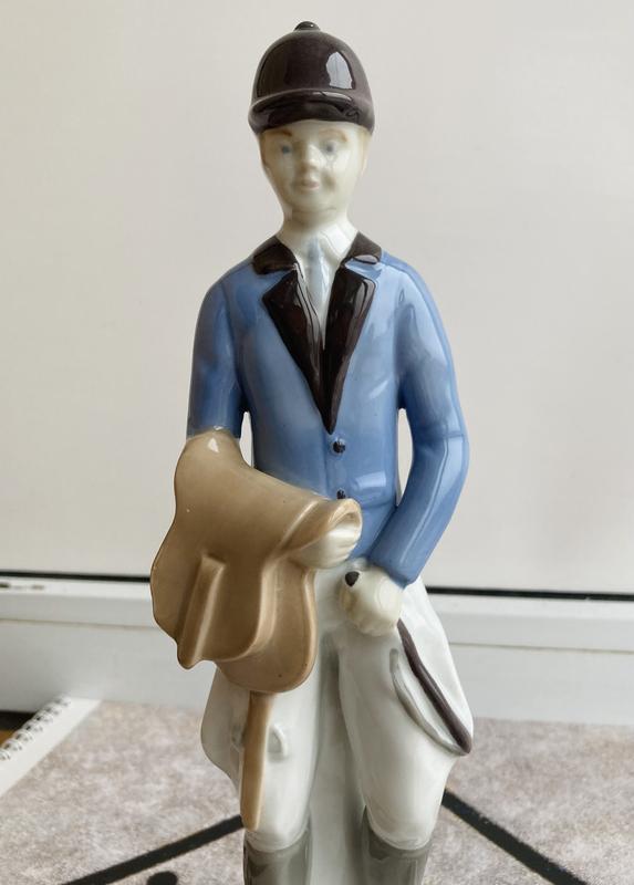 Жокей порцелянова статуетка 26 см фарфор — ціна 900 грн у каталозі Статуетки Купити товари для