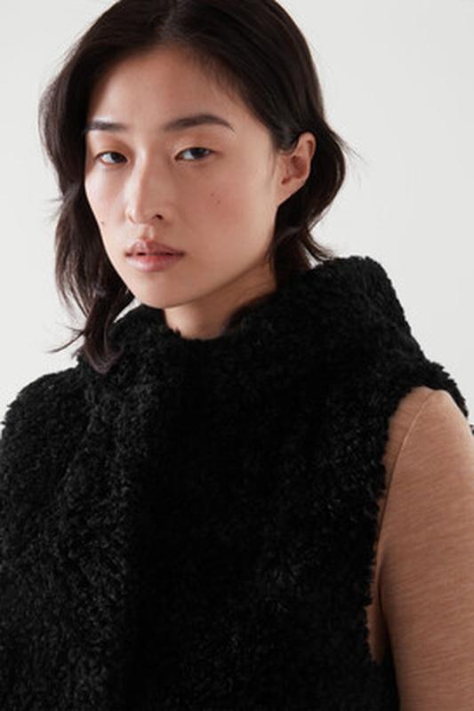 Жилет Cos — ціна 750 грн у каталозі Жилетки Купити жіночі речі за доступною ціною на Шафі