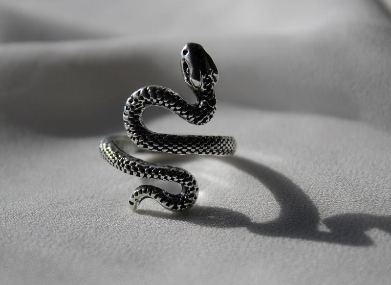 Кільце змія — ціна 135 грн у каталозі Кільця і персні Купити аксесуари за доступною ціною на