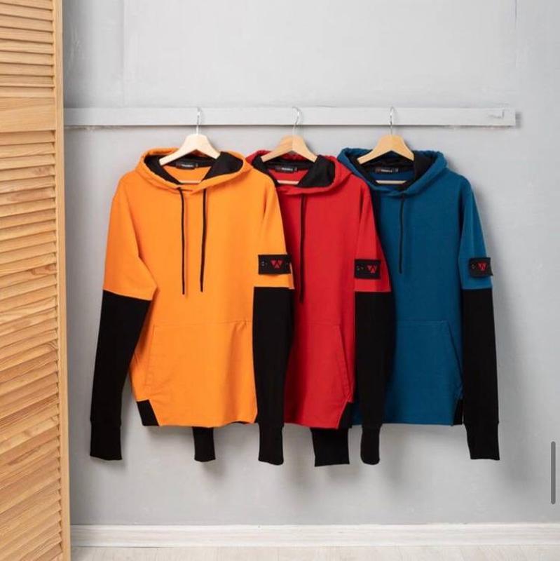 Худі чоловіче яскраве з патчем — ціна 500 грн у каталозі Чоловічі худі