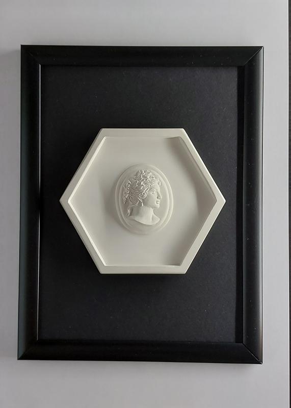 Картина з гіпсовим панно — ціна 350 грн у каталозі Настінний декор Купити товари для дому та