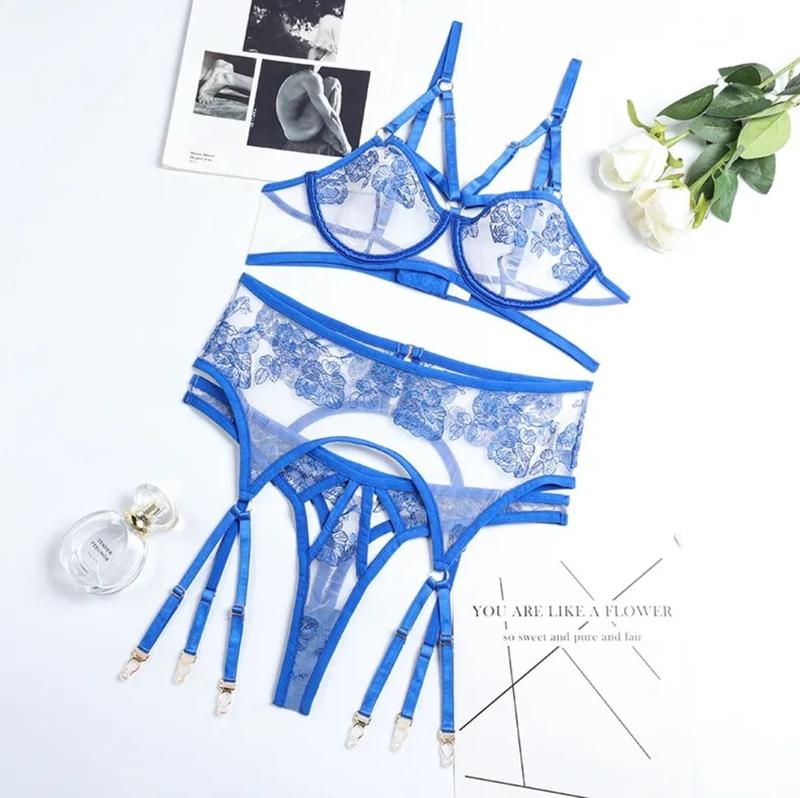 Комплект білизни бюстгалтер трусики та пояс з підтяжками — ціна 440 грн у каталозі Комплекти