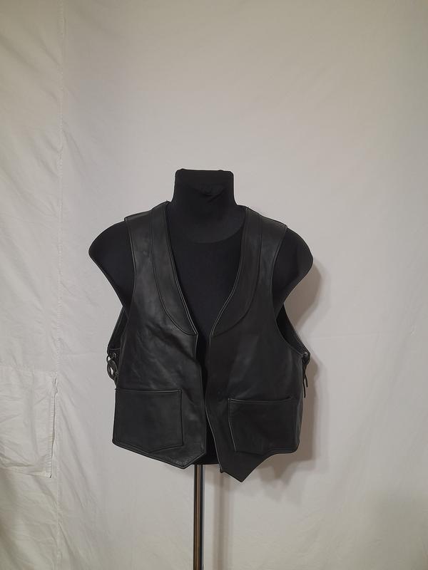 Жилет кожа — цена 280 грн в каталоге Жилетки Купить мужские вещи по доступной цене на Шафе