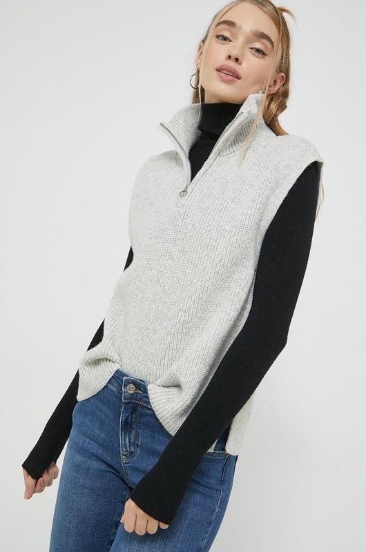 Жилет на змійці — ціна 450 грн у каталозі Жилети Купити жіночі речі за доступною ціною на Шафі