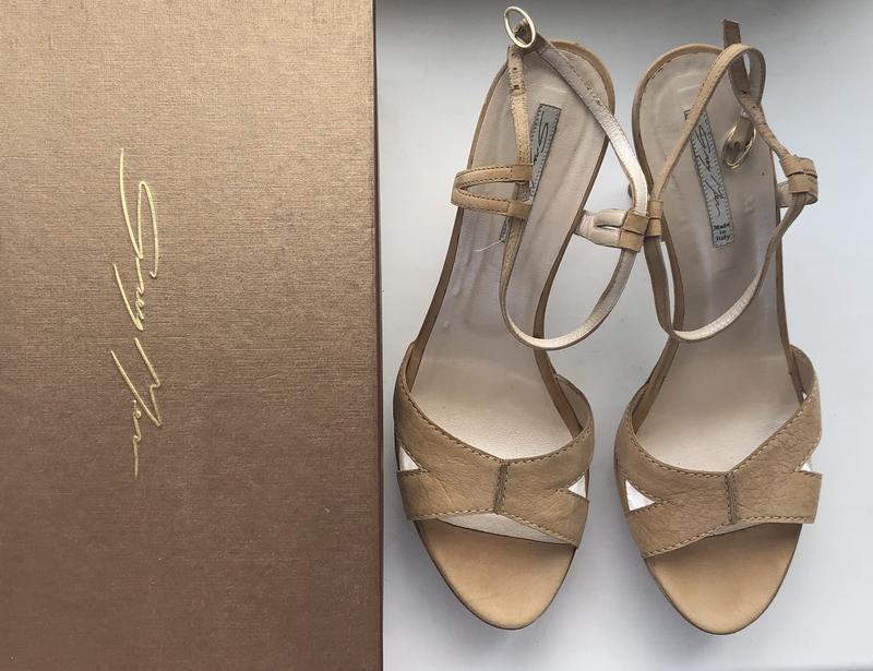 Жіночні босоніжки мерехтливої кольору grey mer — ціна 2200 грн у ...