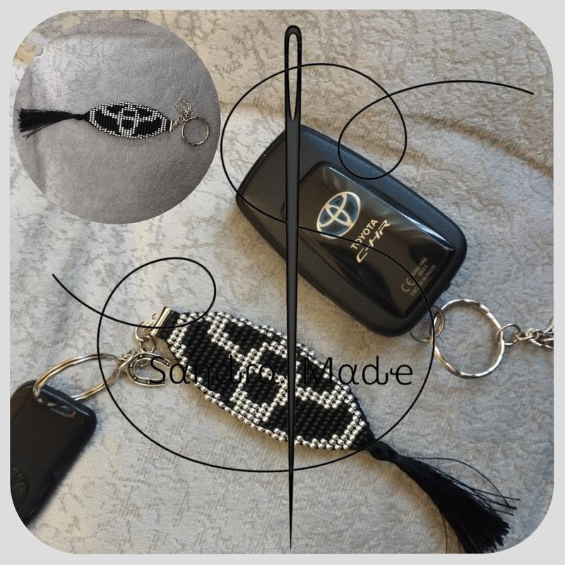 Брелок з бісеру Toyota — ціна 160 грн у каталозі Брелоки Купити товари для дому та побуту за