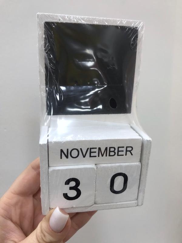 Вічний календар деревяний з дошкою для написання — ціна 110 грн у каталозі Статуетки Купити