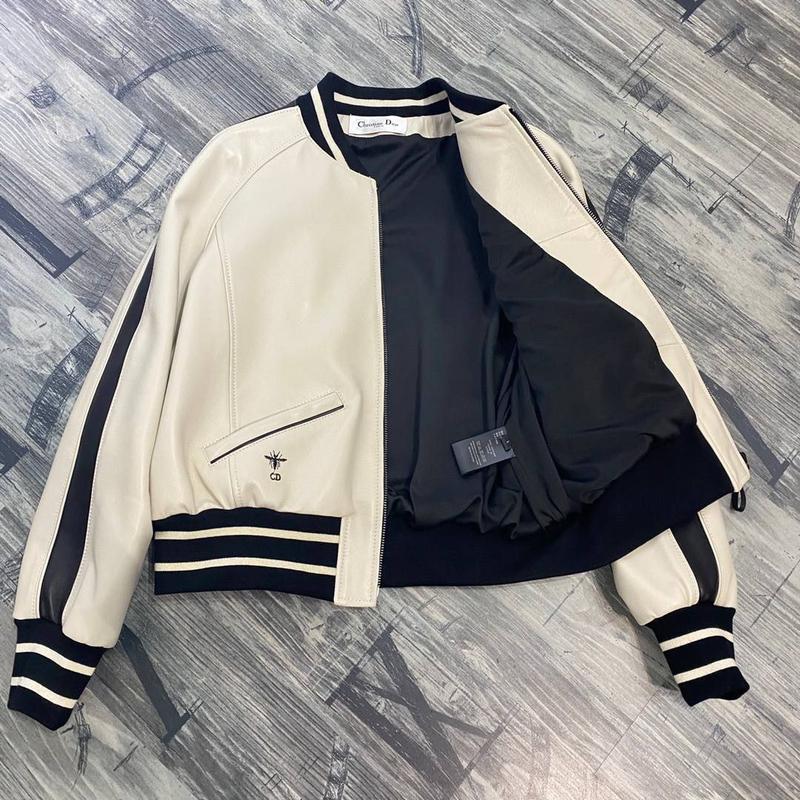 Бомбер — ціна 8500 грн у каталозі Куртки Купити жіночі речі за доступною ціною на Шафі Україна