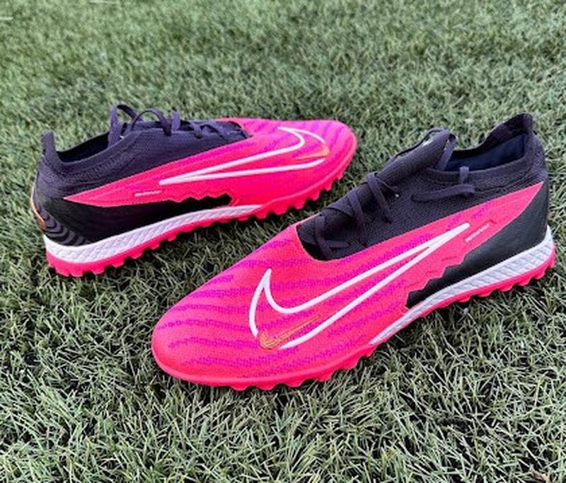Футбольні сороконіжки nike phantom gx elite tf рожеві | сороконіжки ...
