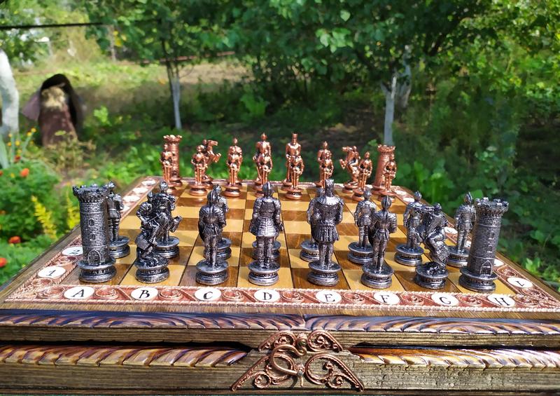 Эксклюзивные шахматы "рыцари" + резная доска.фигуры из металла — ціна ...