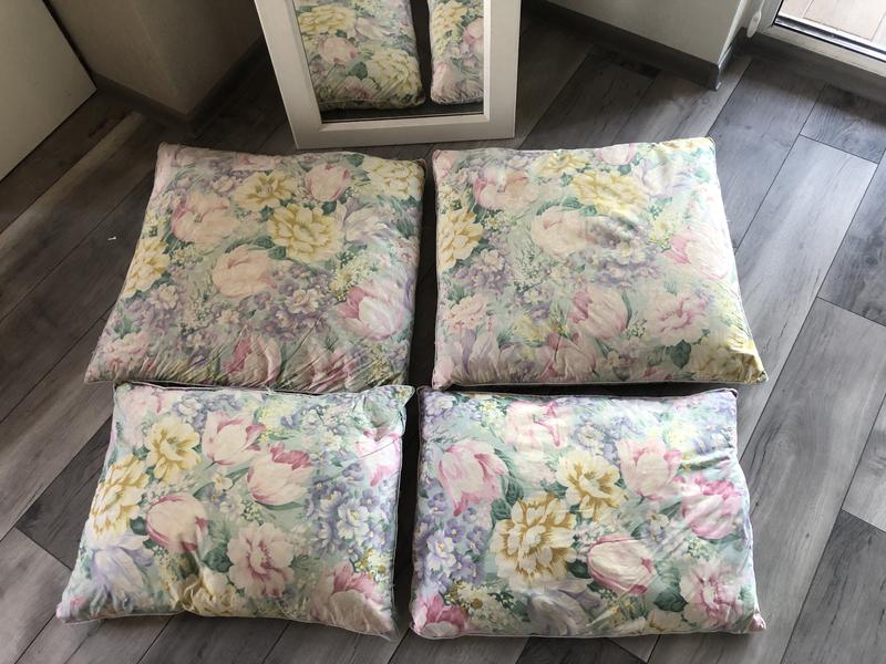 Набір з 4 х подушок 70 70 70 50 пір‘я — ціна 150 грн у каталозі Подушки Купити товари для дому