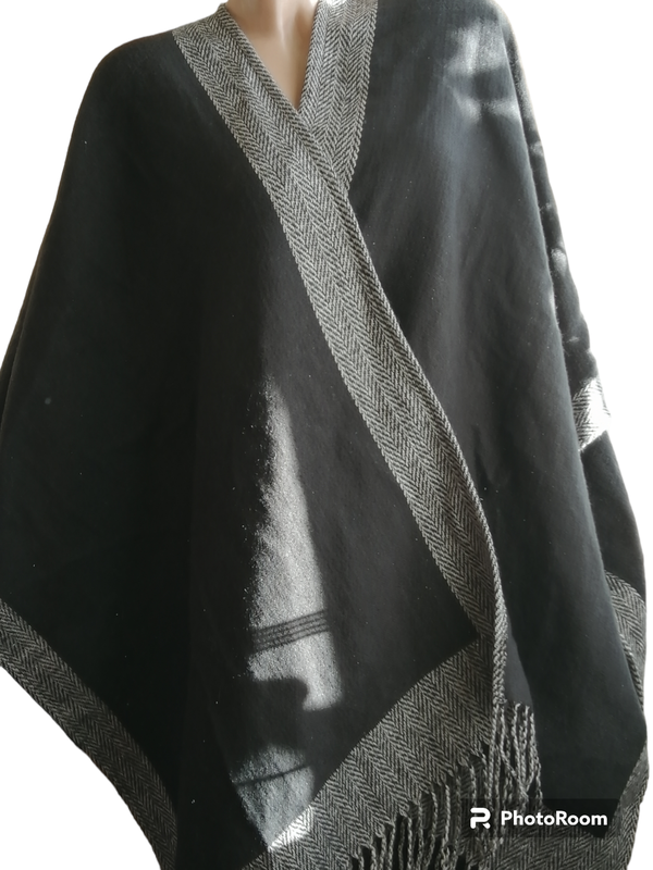 Пончо — ціна 250 грн у каталозі Пончо Купити жіночі речі за доступною ціною на Шафі Україна