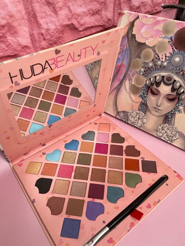 Палетка теней — цена 299 грн в каталоге Тени для век Купить товары для красоты и здоровья по