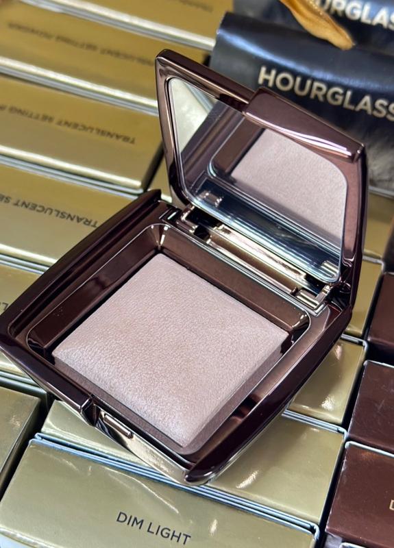 Пудра для лица hourglass ambient lighting powder dim light 1.3g — цена ...