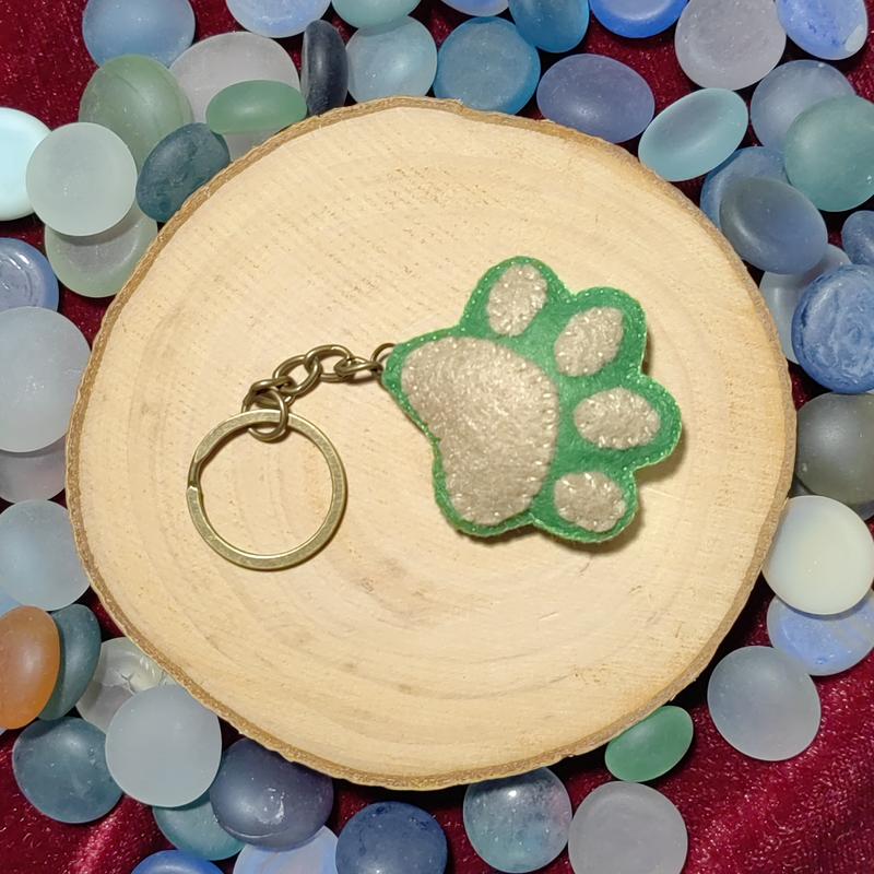 Брелок з фетру лапка — ціна 50 грн у каталозі Сувеніри Купити товари для дому та побуту за