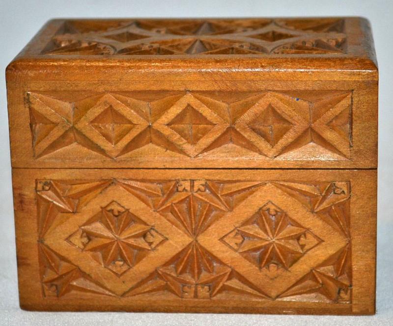 Резная шкатулка для карт — цена 1700 грн в каталоге Шкатулки Купить товары для дома и быта по