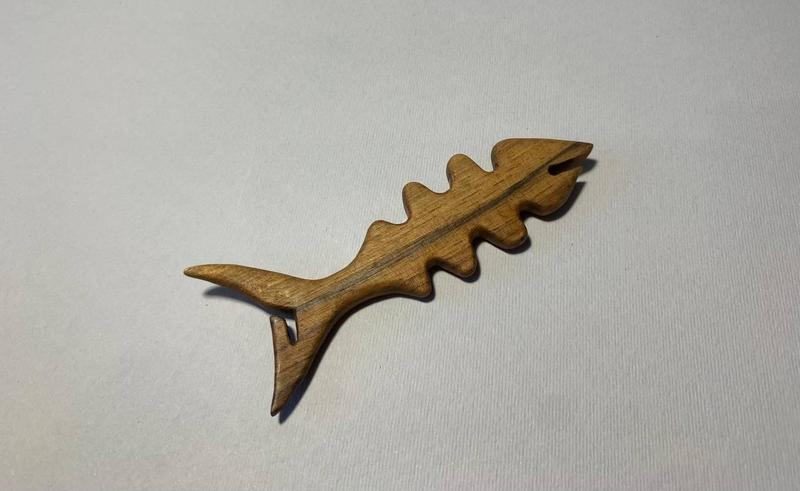 Подвес из дерева фигурка из дерева кулон скелет рыбы украшение из дерева — цена 190 грн в