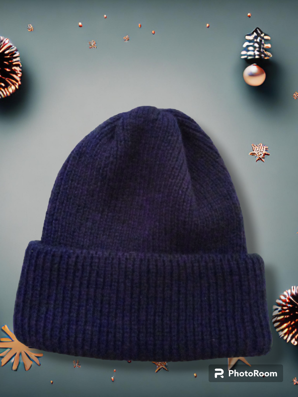 Жіноча стильна базова тепла шапка мінімалістична ідеальний стан — ціна 200 грн у каталозі Шапки