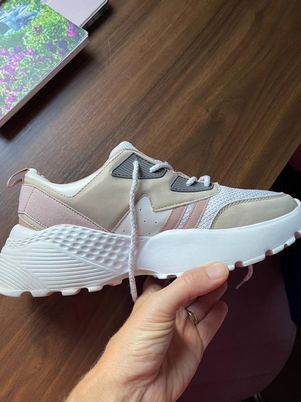 Кросівки Reserved — ціна 599 грн у каталозі Кросівки Купити жіночі речі за доступною ціною на