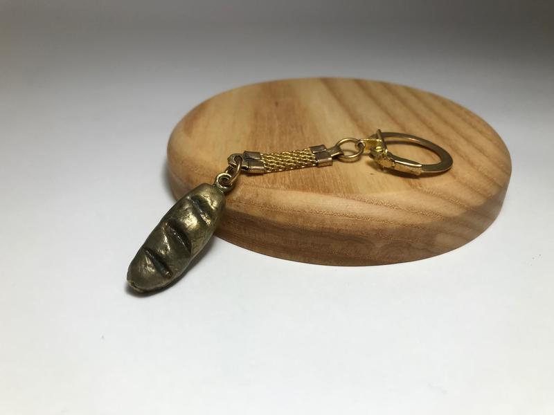 Брелок золотий батон бронза — ціна 245 грн у каталозі Сувеніри Купити товари для дому та