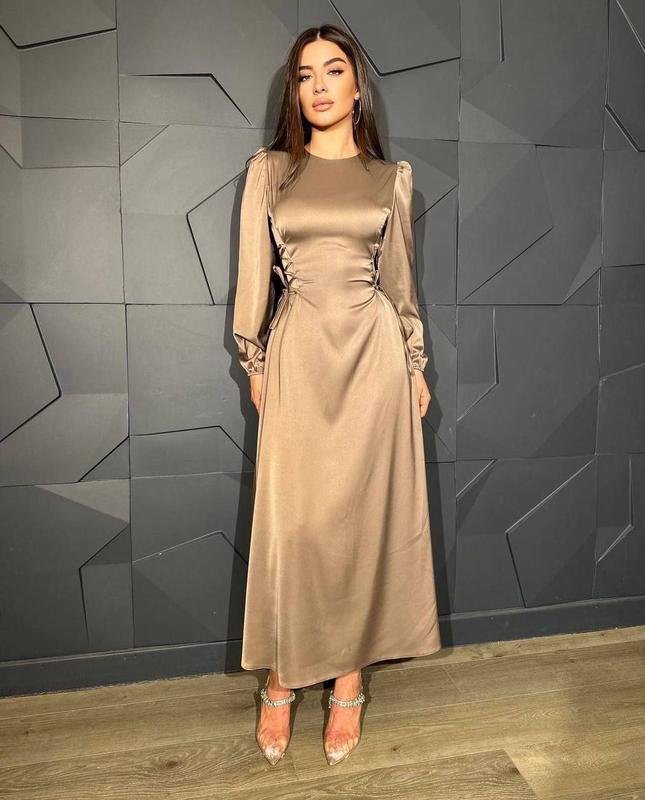 Шовкова сукня — ціна 870 грн у каталозі Сукні міді Купити жіночі речі за доступною ціною на Шафі