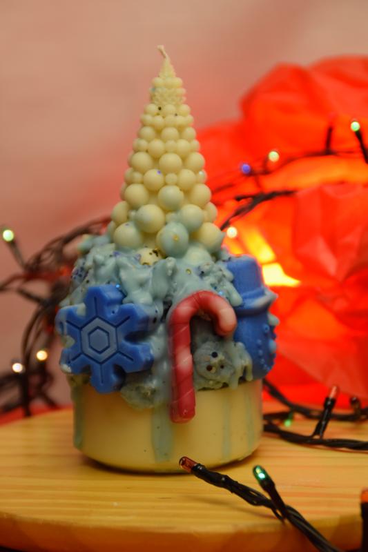 Новогодняя свеча елка Merry Christmas — цена 670 грн в каталоге Свечи Купить товары для дома и