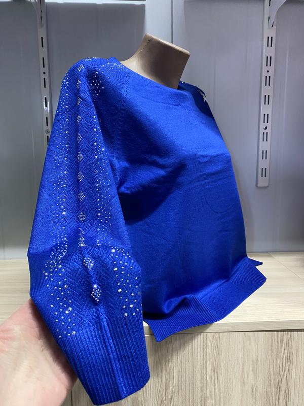 Кофточка с камушками и кружевом на рукаве цвета электрик 💙💙💙 — цена 590