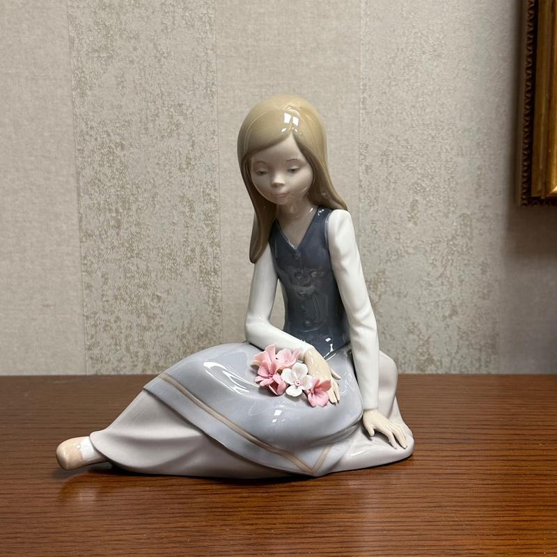 Порцелянова статуетка Lladro «замислена дівчина — ціна 5000 грн у каталозі Статуетки Купити