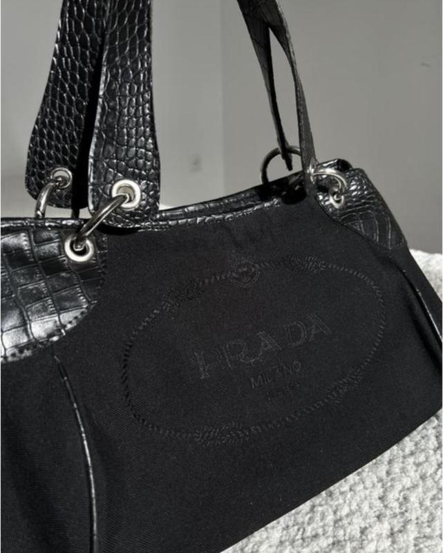 Вінтажна сумочка Prada — ціна 700 грн у каталозі Сумки Купити аксесуари за доступною ціною на