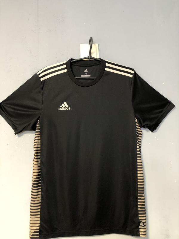 Футболка — ціна 300 грн у каталозі Футболки Купити чоловічі речі за доступною ціною на Шафі