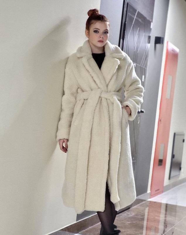 Шуба жіноча оверсайз однотонна тепла з кишенями з поясом якісна стильна трендова біла бежева