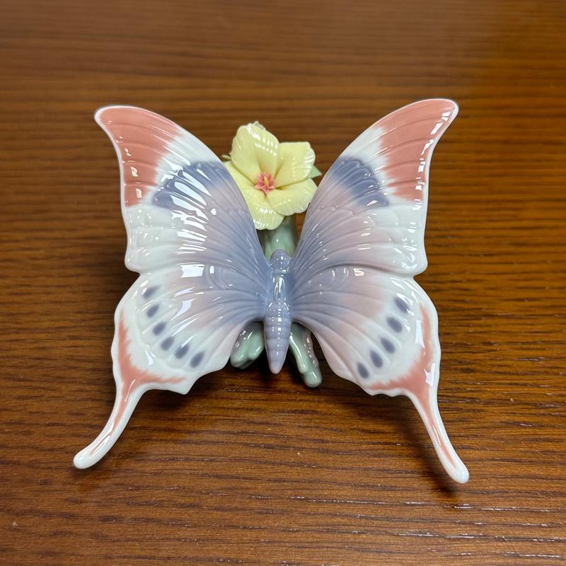 Фарфоровая статуэтка Lladro «бабочка — цена 3600 грн в каталоге Статуэтки Купить товары для