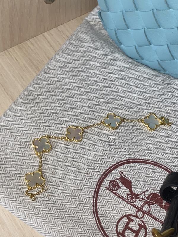 Van Cleef And Arpels — ціна 800 грн у каталозі Браслети Купити аксесуари за доступною ціною на