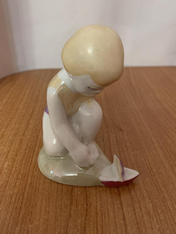 Фарфоровая статуэтка «девочка с корабликом — цена 2000 грн в каталоге Статуэтки Купить товары