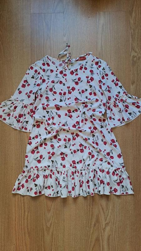 Ніжна квіткова сукня — ціна 150 грн у каталозі Короткі сукні Купити жіночі речі за доступною