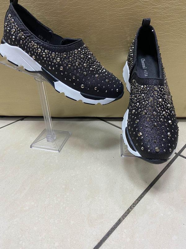 Кросівки чорні камінці — ціна 1750 грн у каталозі Кросівки Купити жіночі речі за доступною ціною