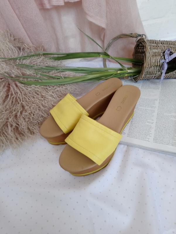 Шкіряні шльопанці р 38 — ціна 280 грн у каталозі Босоніжки Купити жіночі речі за доступною ціною