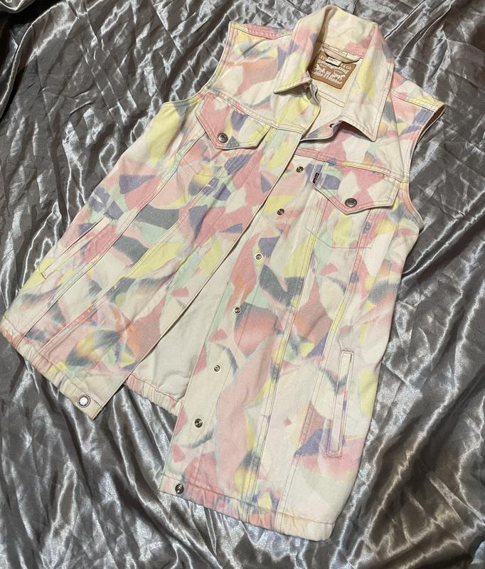 Желетка безрукавка Levis — ціна 662 грн у каталозі Жилети Купити жіночі речі за доступною ціною