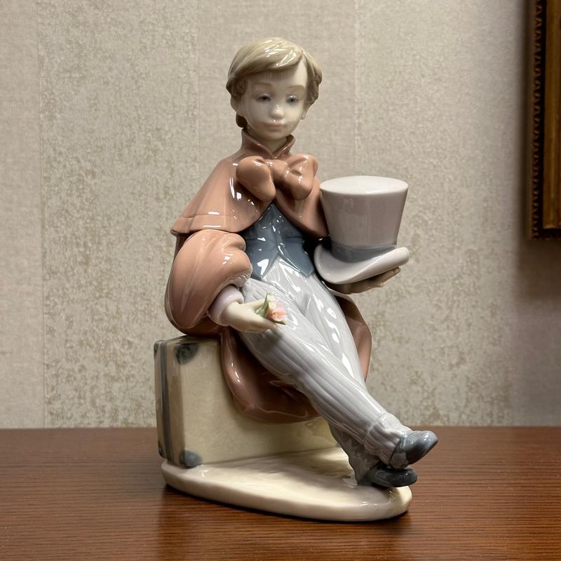 Фарфоровая статуэтка Lladro «отдых путешественника — цена 5600 грн в каталоге Статуэтки Купить