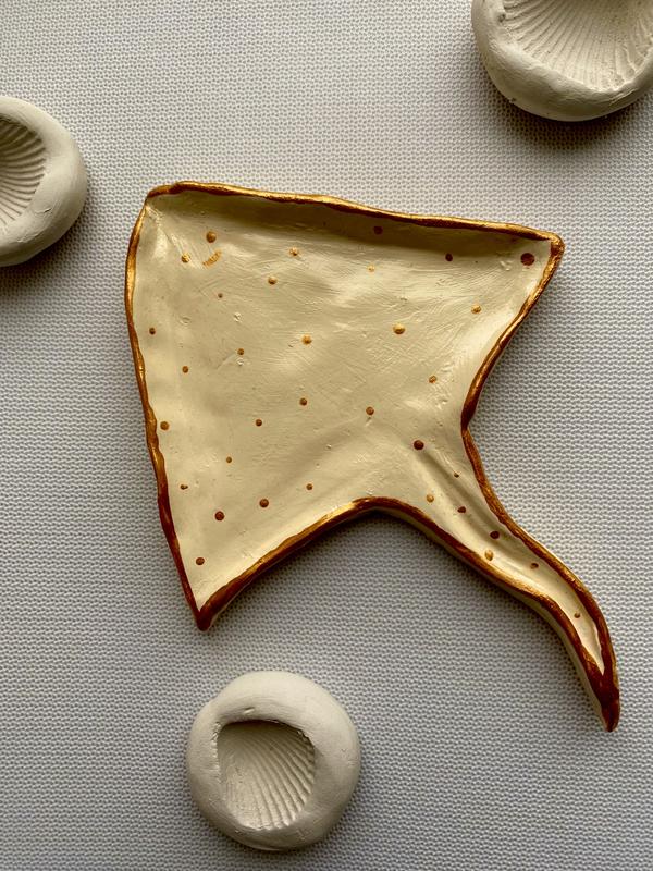 Мила тарілочка скат із глини — ціна 300 грн у каталозі Статуетки Купити товари для дому та