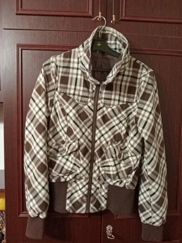 Куртка жіноча — ціна 180 грн у каталозі Куртки Купити жіночі речі за доступною ціною на Шафі