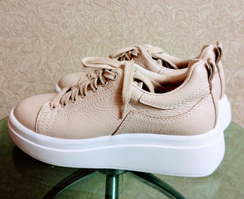 Жіночі кросівки — ціна 1600 грн у каталозі Кросівки Купити жіночі речі