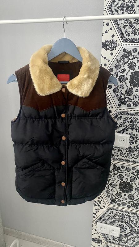 Жилетка — ціна 599 грн у каталозі Жилетки Купити жіночі речі за доступною ціною на Шафі