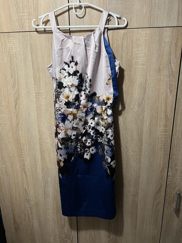 Шовкова сукня — ціна 80 грн у каталозі Сукні міді Купити жіночі речі за доступною ціною на Шафі