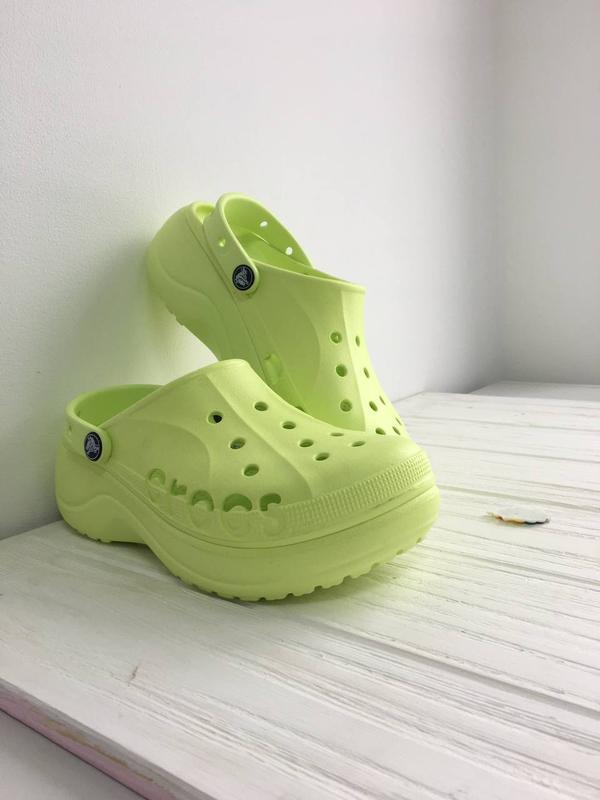 Pool crocs store