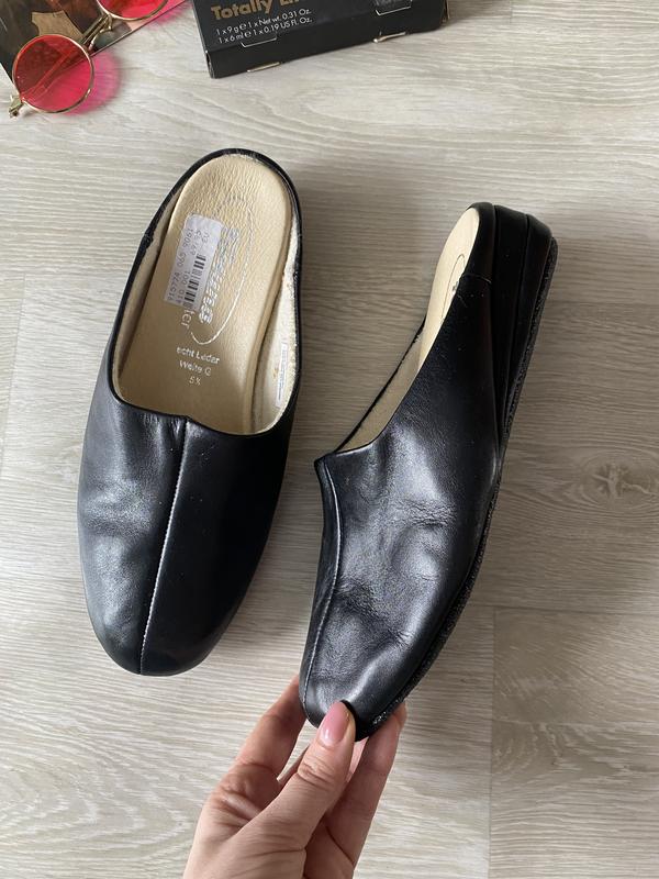 Чорні шкіряні капці шльопанки — ціна 1000 грн у каталозі Капці Купити жіночі речі за доступною