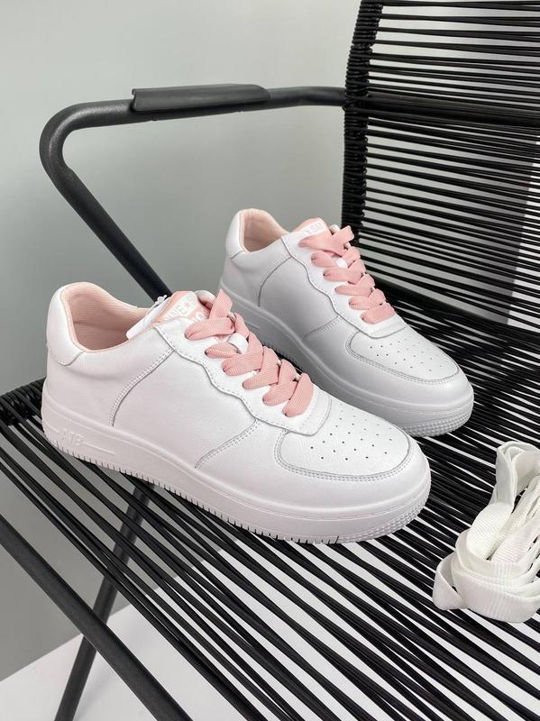 Білі шкіряні кеди — ціна 940 грн у каталозі Кеди Купити жіночі речі за доступною ціною на Шафі