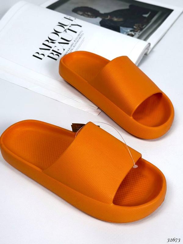 Помаранчеві трендові пляжні шльопанці піна — ціна 650 грн у каталозі