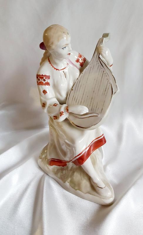 Статуетка бандуристка фарфорова вінтажна коллекційна вінтаж — ціна 2555 грн у каталозі Статуетки