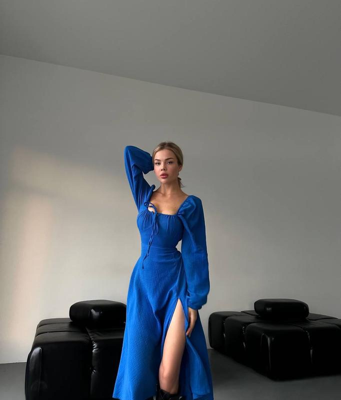 Плаття з вирізом — ціна 2297 грн у каталозі Сукні міді Купити жіночі речі за доступною ціною на